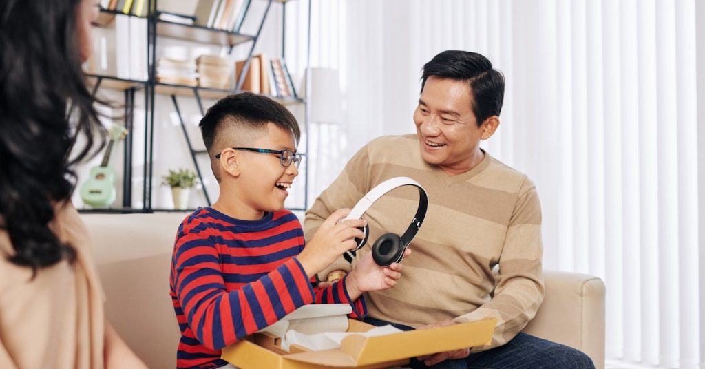 Positive Parent-child Relationships: 4 Tips You Should Know